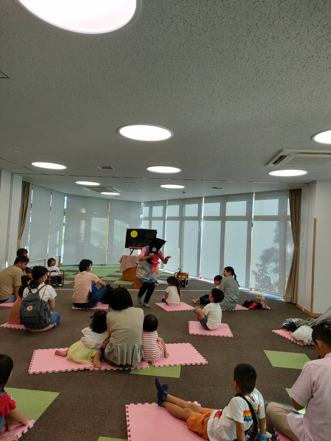 R5.9月の玉川こども図書館のおはなしの部屋 - NPO法人-子育て支援さくらっこNPO法人-子育て支援さくらっこ